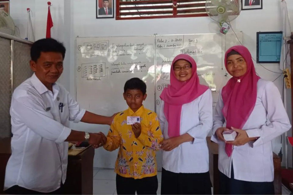 Negara Hadir Akui Sebagai Warga Negara, KIA Berwarna Pink Khas Anak ...